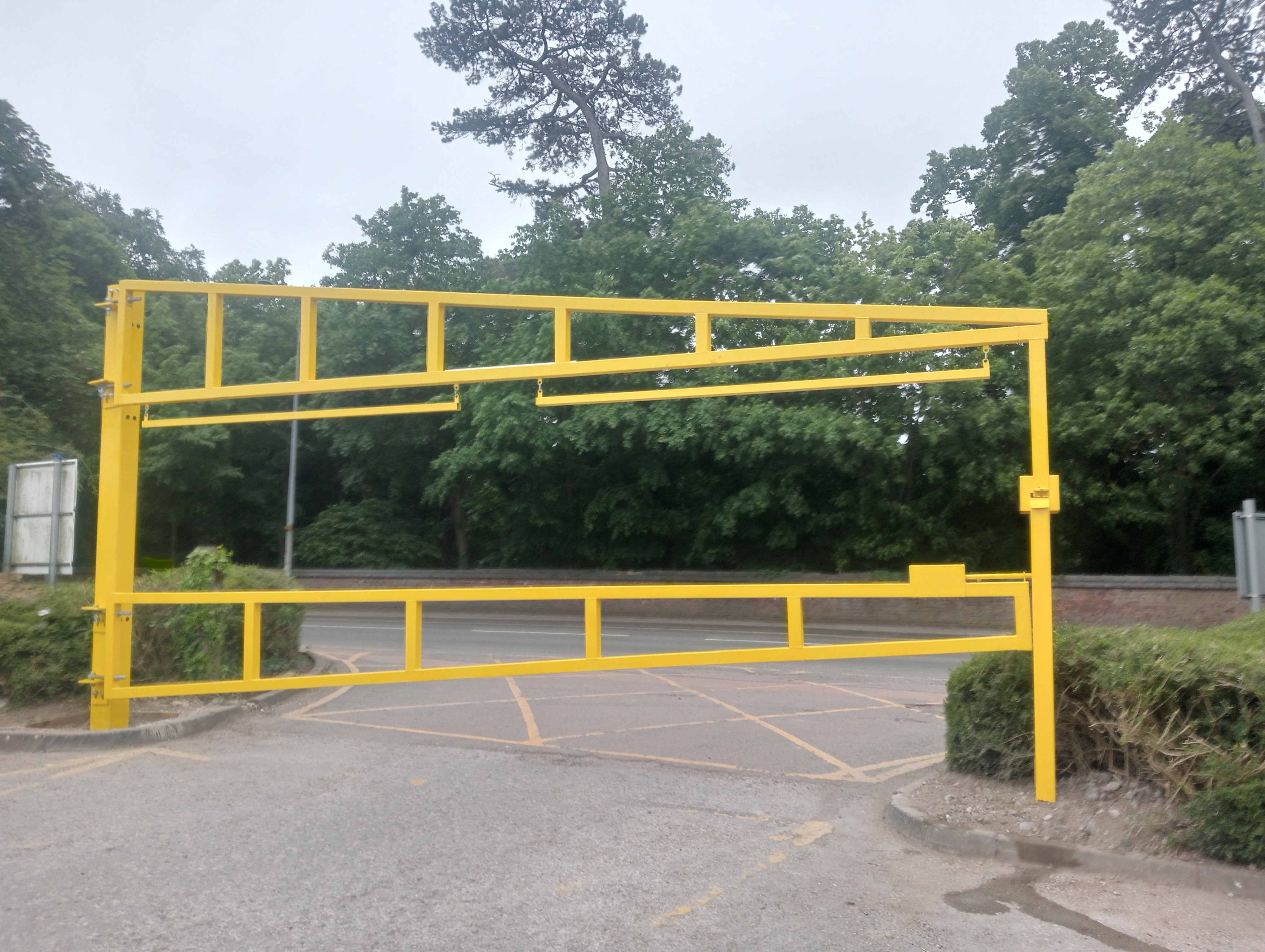 Ultra Heavy Duty Single Leaf Height Barrier with Lower Gate (Chorley ...