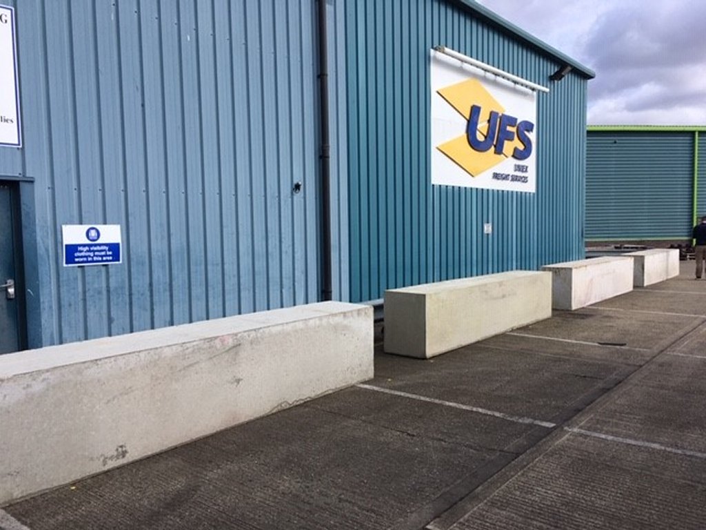 4 m Concrete Stop Block - Heightrestrictionbarrier.co.uk